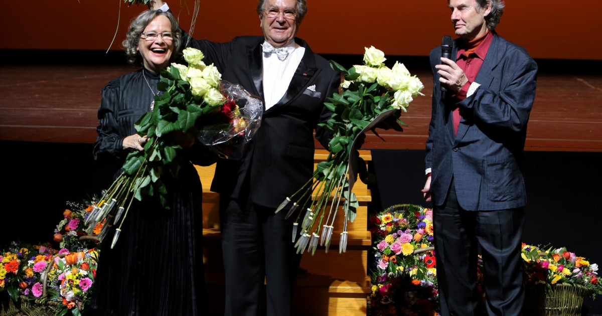 Ulrich Roehm wird zum Abschied geehrt