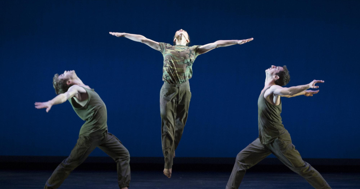 Jones’ „D-Man in the Waters“ Jullys „Generation Y“