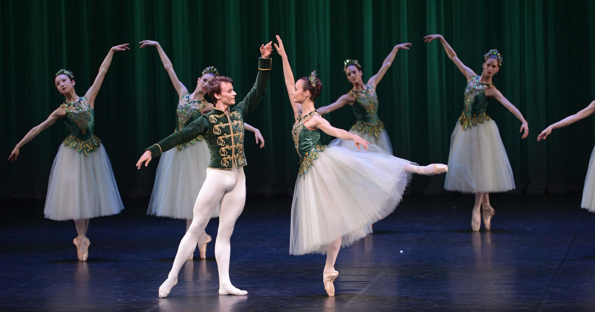 George Balanchines „Jewels“ Staatsballett schauer