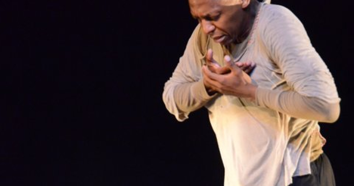 Vincent Mantsoe tanzt „KonKoriti“