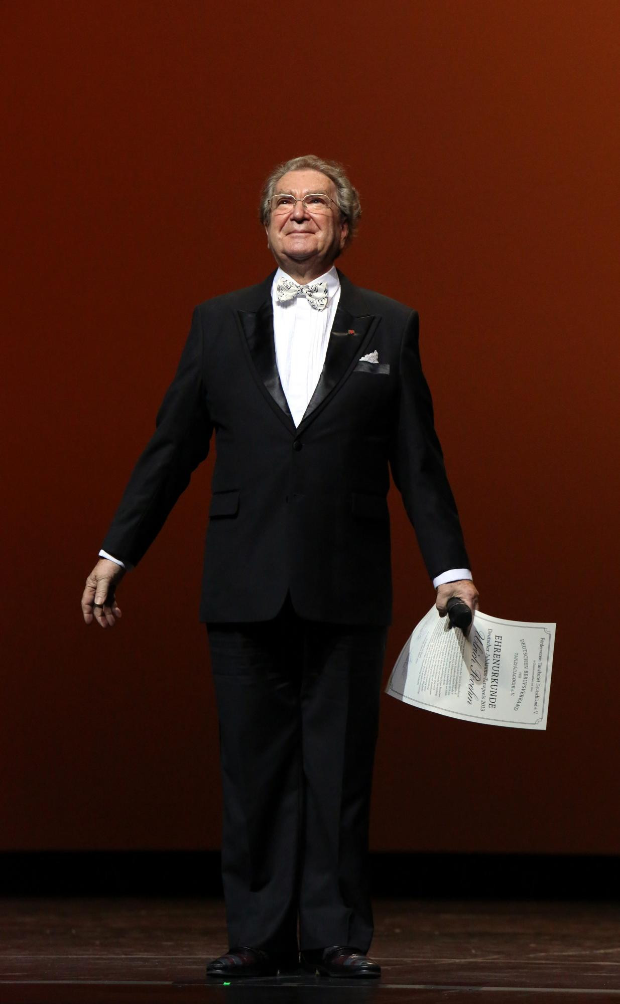 Ulrich Roehm wird zum Abschied geehrt