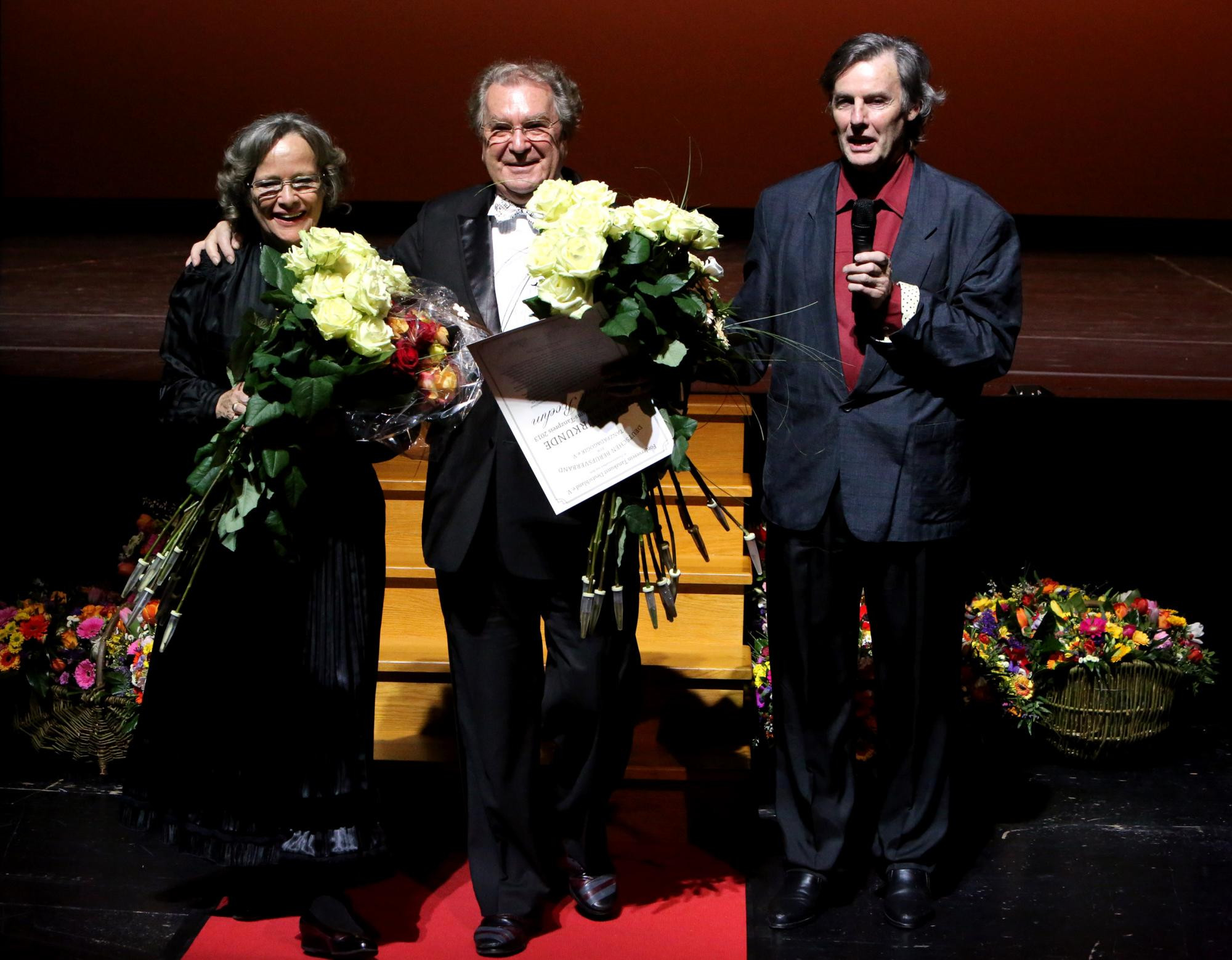 Ulrich Roehm wird zum Abschied geehrt