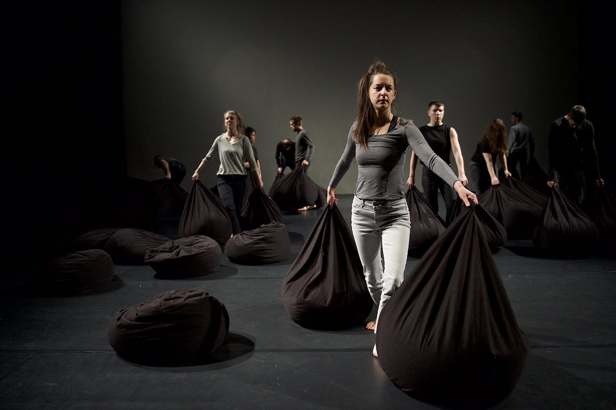 Der Bau Isabelle Schad Purple Uferstudios Berlin