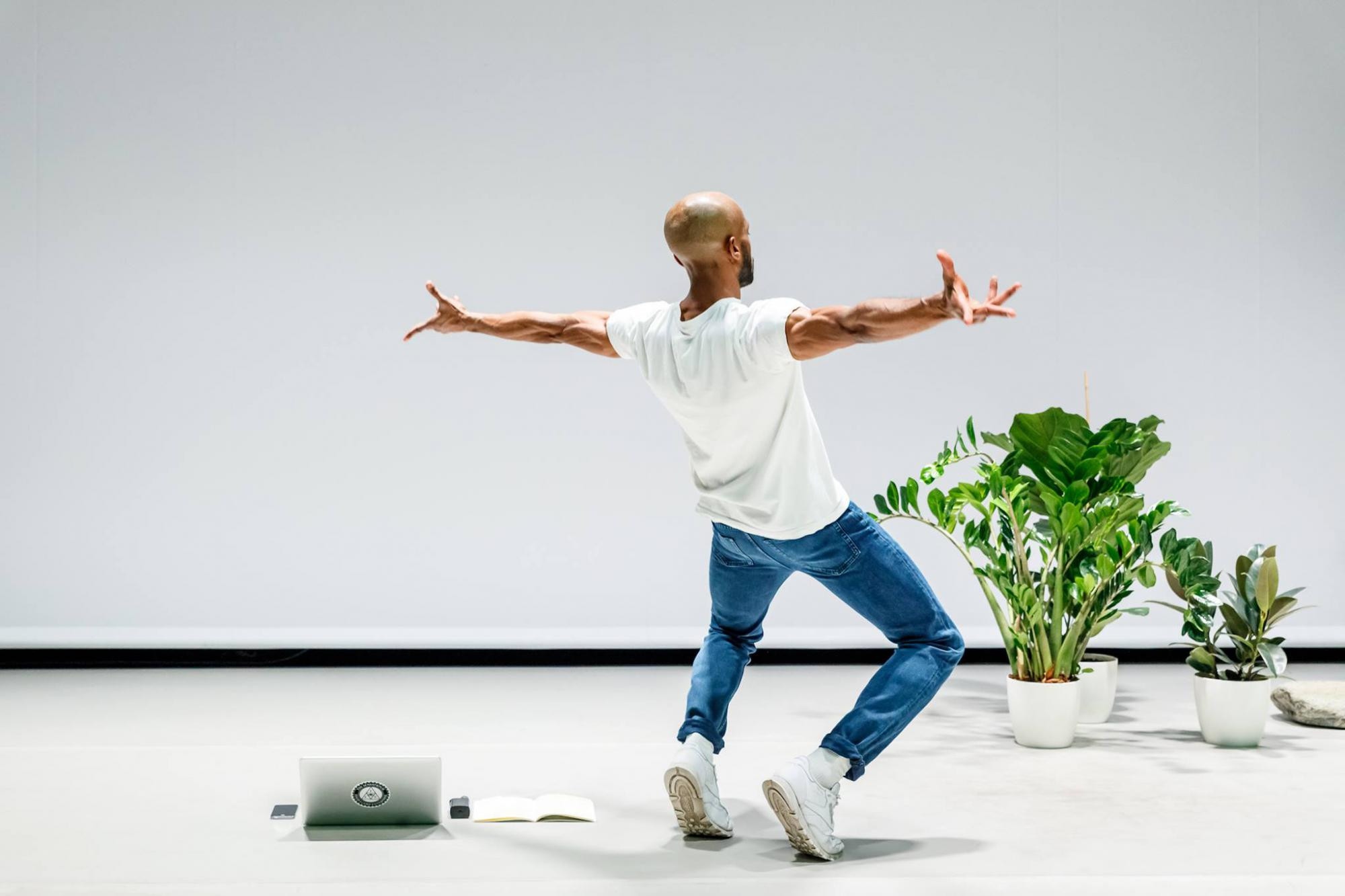 „RE(MAINS)“ von Jeremy Nedd im Roxy Birsfelden