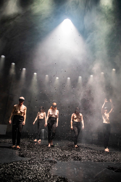 Die Figur der Hexe im Stück von Ursina Tossi