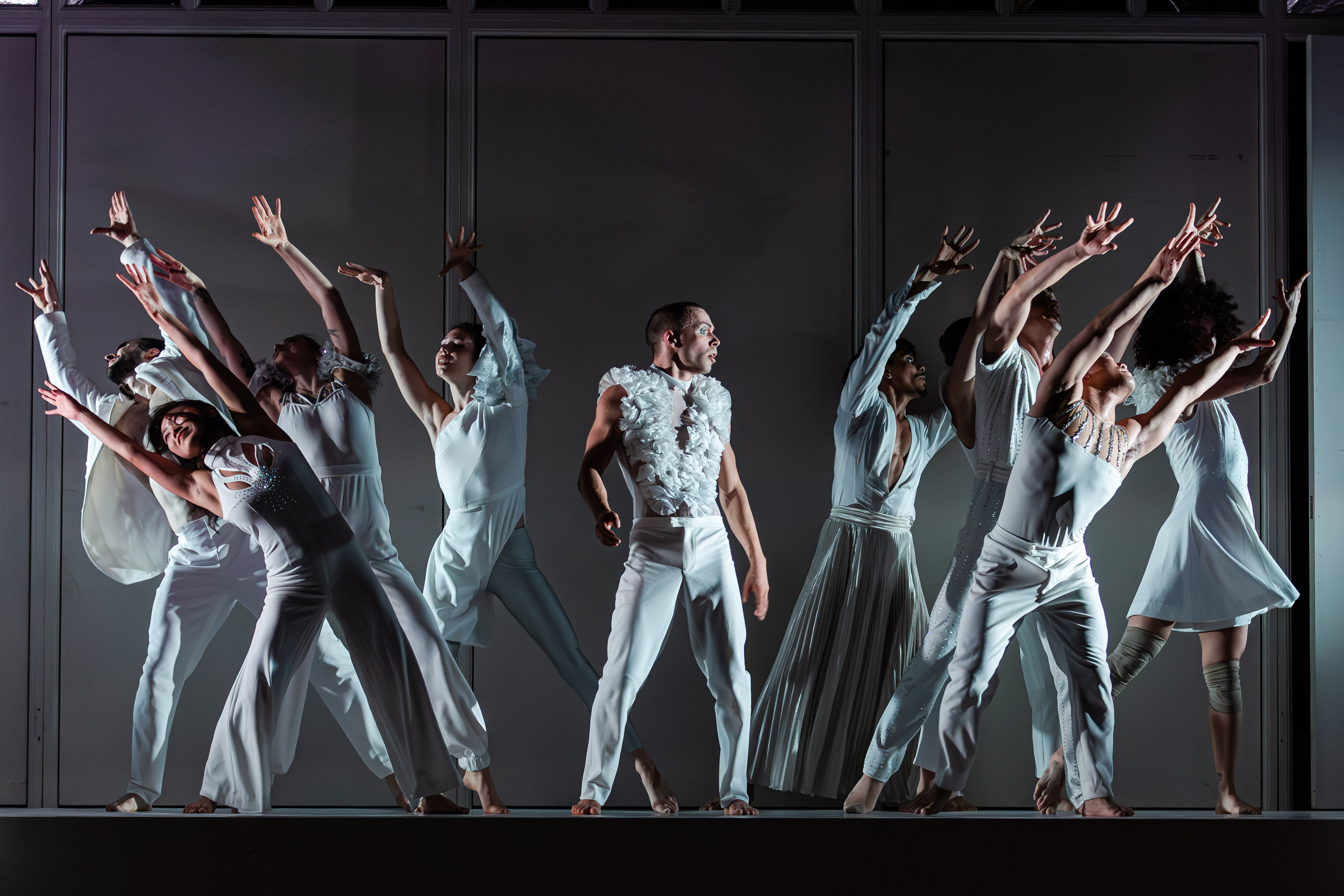 Wagner Moreira choreografiert Strawinskys „Sacre du printemps“ als Schattenseite einer ...