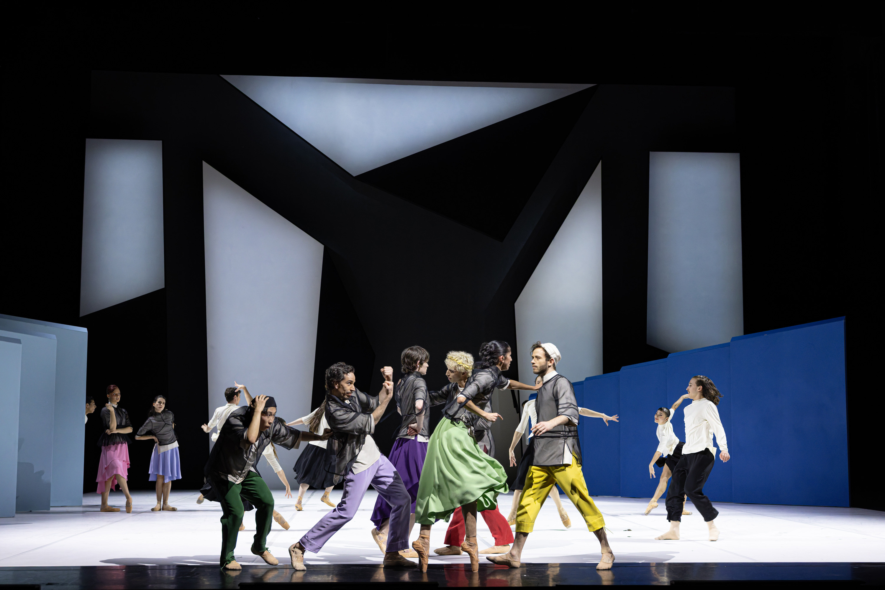 Petruschka und Pulcinella (UA) von Richard Siegal beim Staatstheater ...